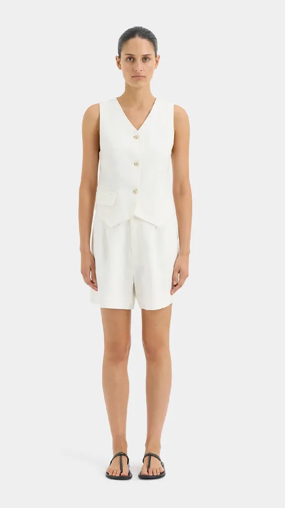 How To Wear Shorts To Work: 6 Shorts To Shop In 2023