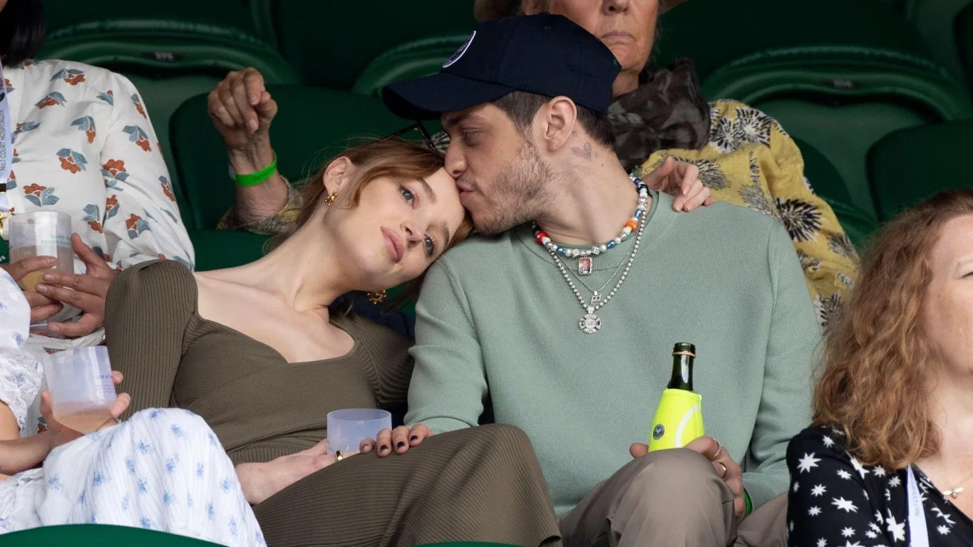 Phoebe Dynevor Is Engaged! Meet Fiancé Cameron Fuller