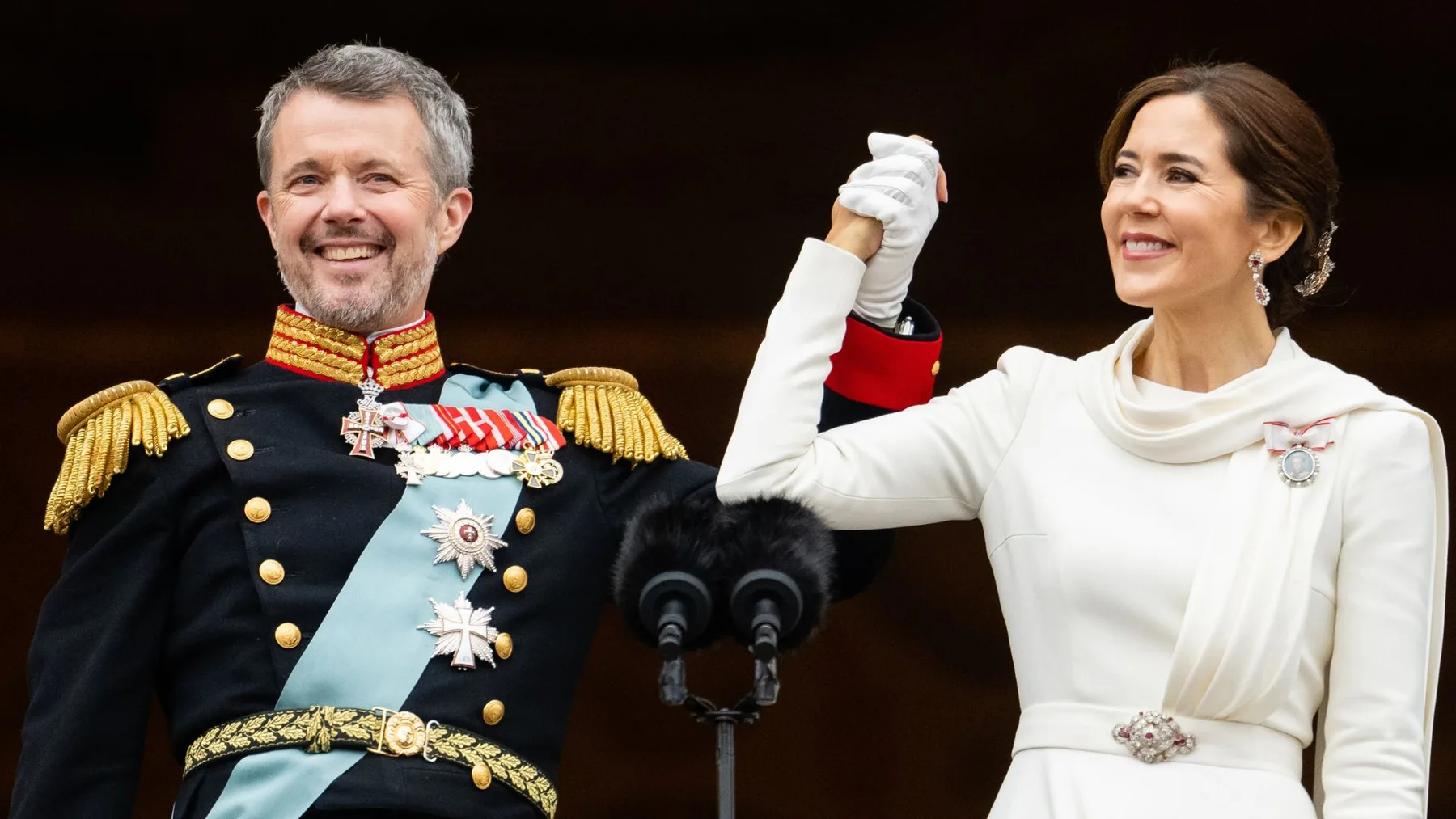 The Key Details Of Queen Mary Of Denmark's Coronation Outfit | ELLE