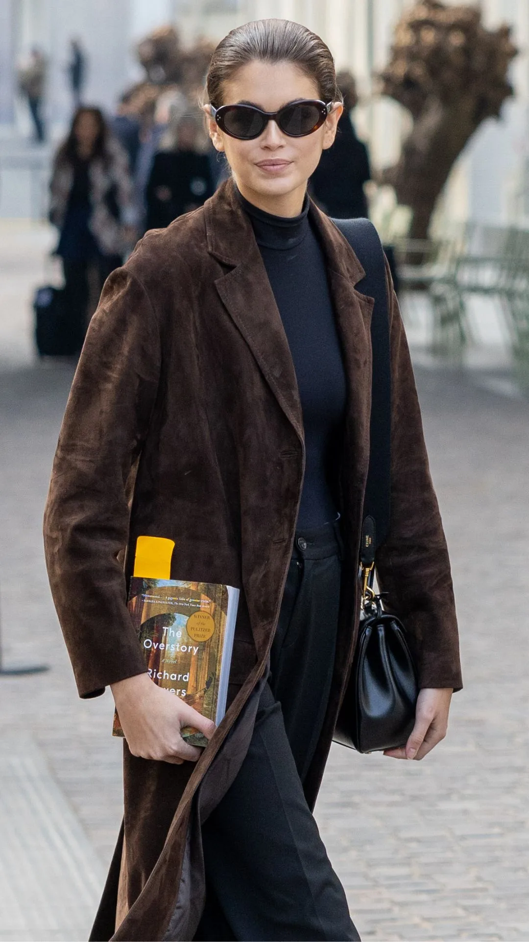 Top Celebrity Book Clubs 2024: Kaia Gerber, Dua Lipa & More | ELLE