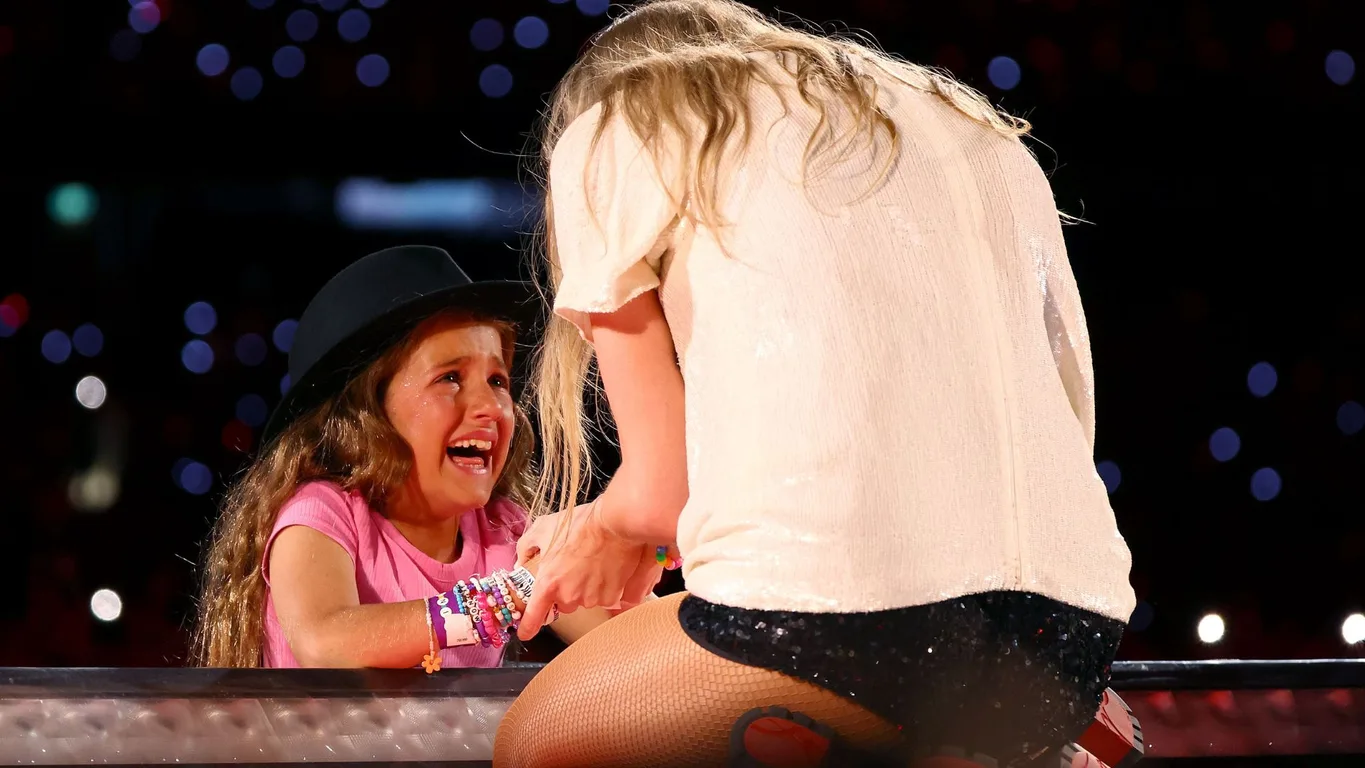 How To Score Taylor Swift’s '22' Hat At The Eras Tour | ELLE | ELLE