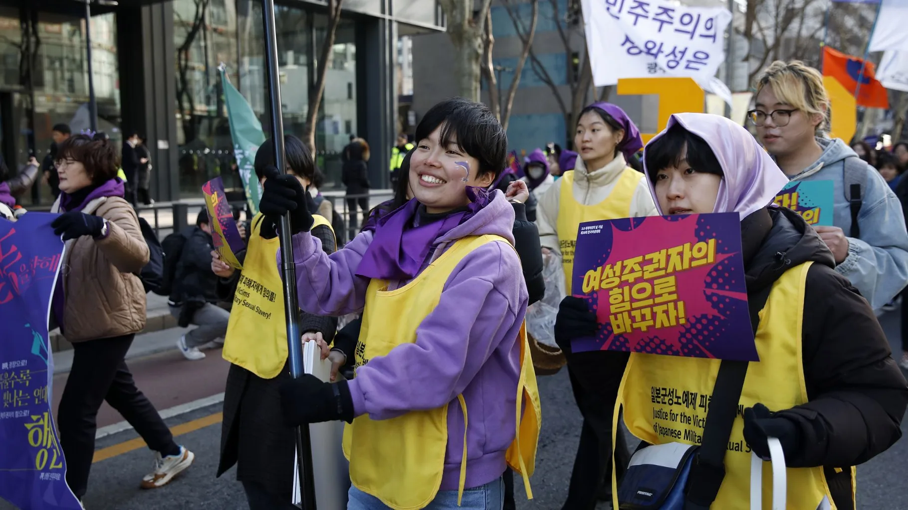 What Is The 4B Movement? The Women Boycotting Men
