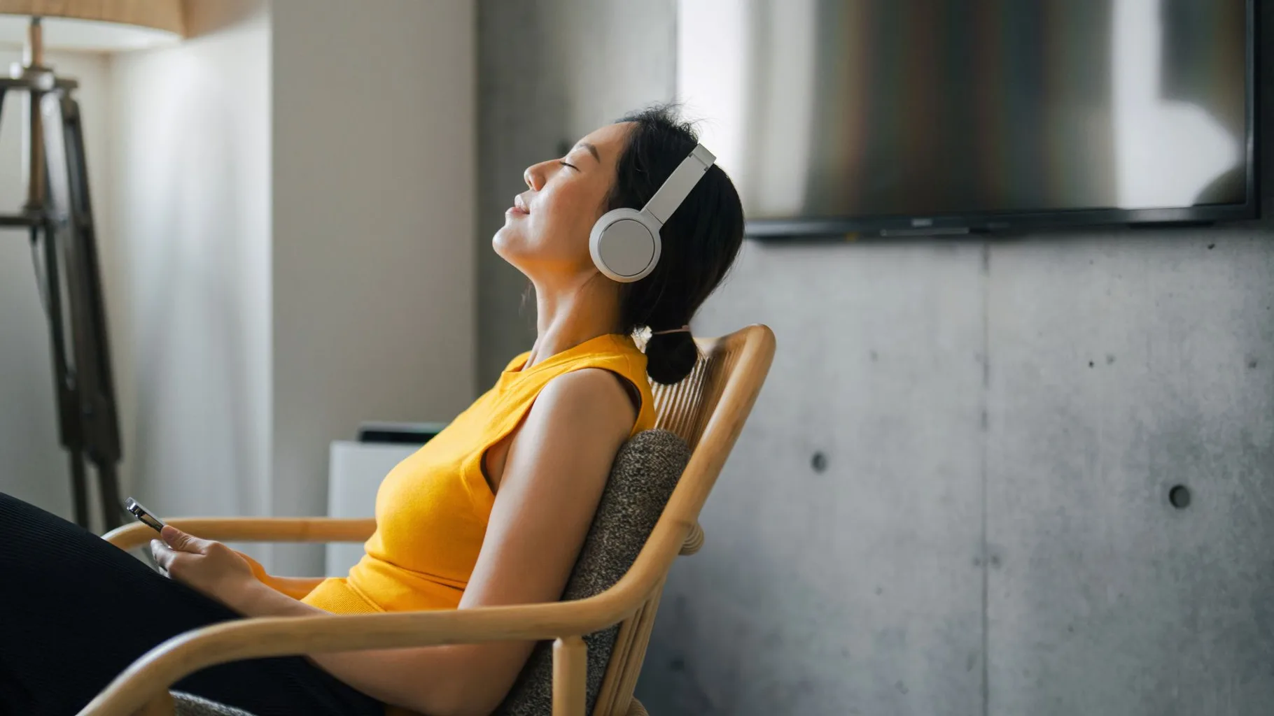 What Is a Sound Bath? Benefits of Sound Healing Explained | ELLE