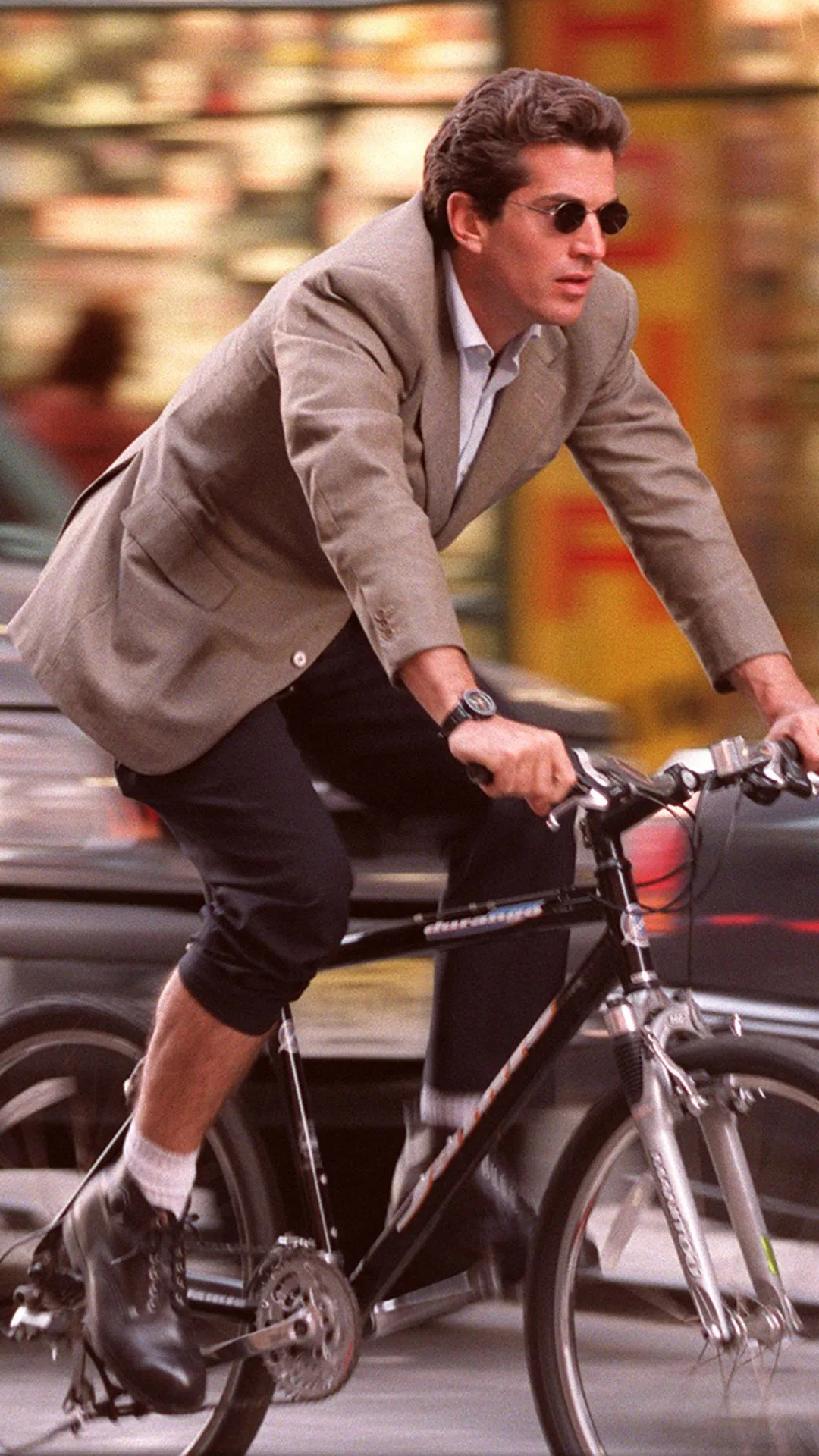 Zendaya's 'I TOLD YA' Tee: Buy It Now | ELLE | ELLE