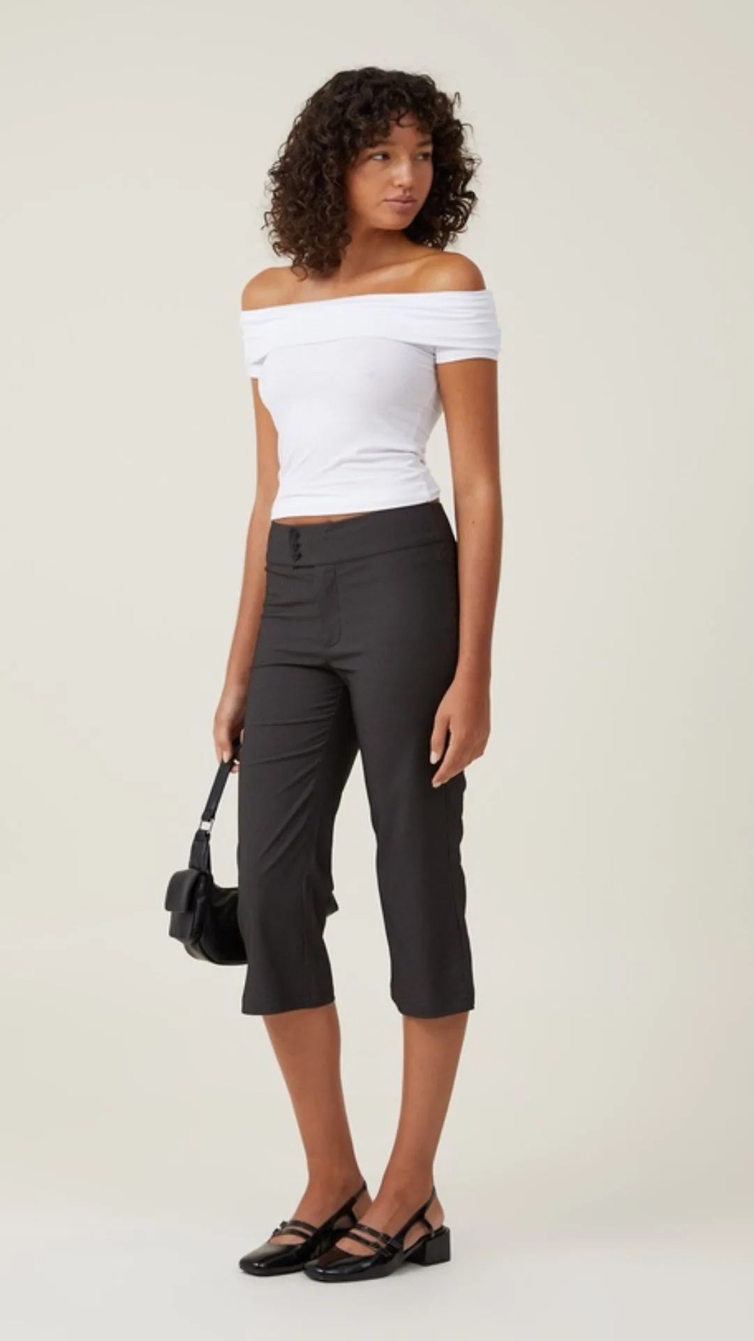 Are '00s Capri Pants Making A Comeback?
