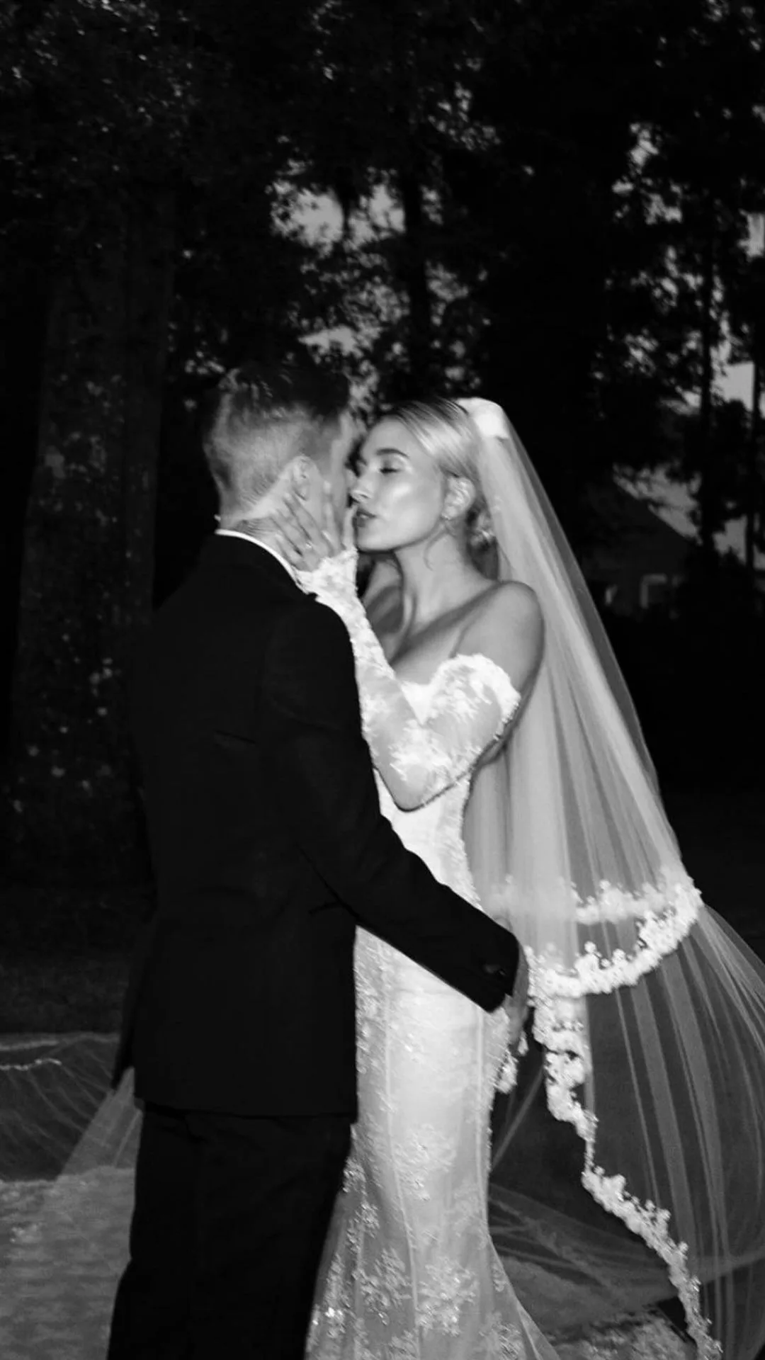 An Ex-Employee Talked About Hailey & Justin Bieber's Relationship