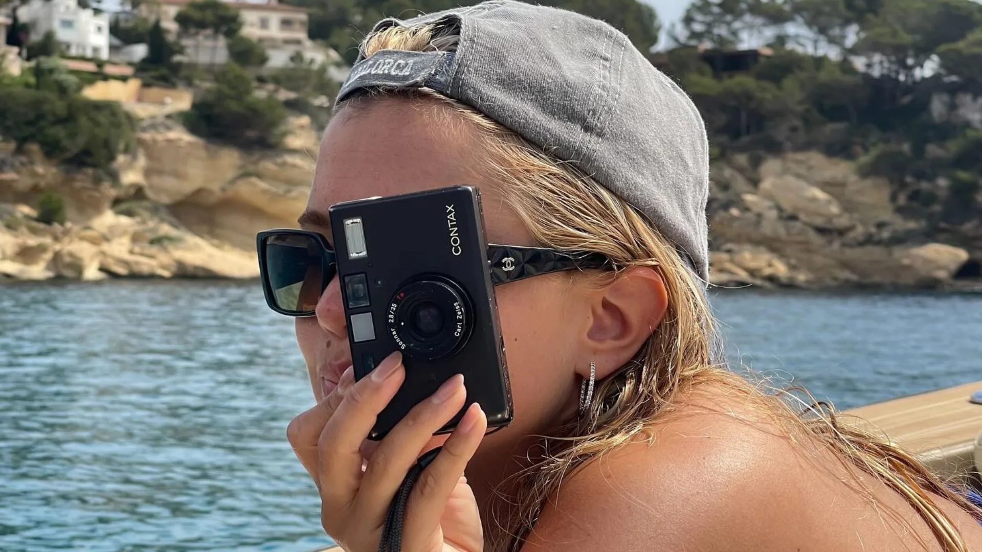 Cool Girls Use Digital Cameras For Instagram Photos | ELLE | ELLE