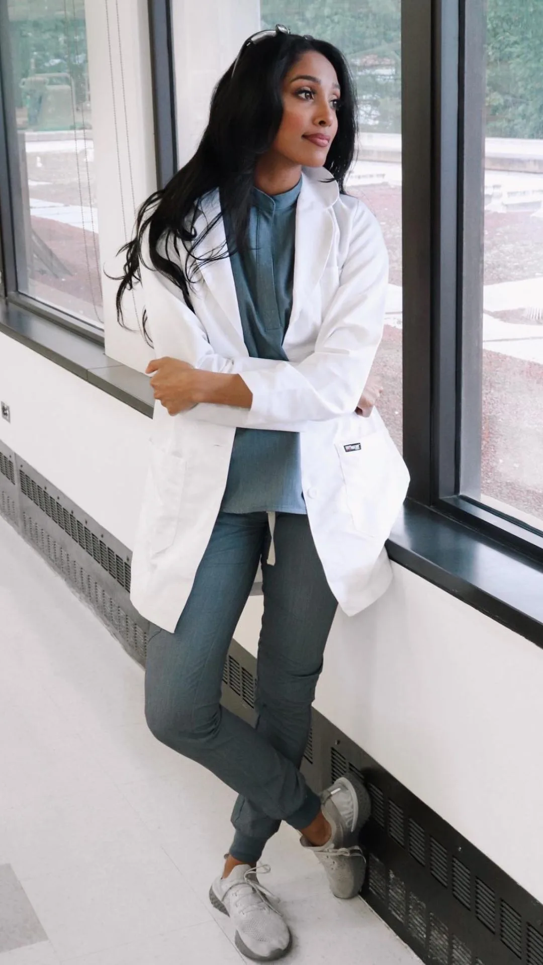 Real' Jobs of Dallas Cowboys Cheerleaders Revealed | ELLE