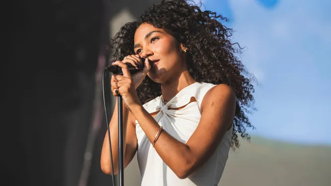 Is Singer Olivia Dean Dating Harry Styles? | ELLE