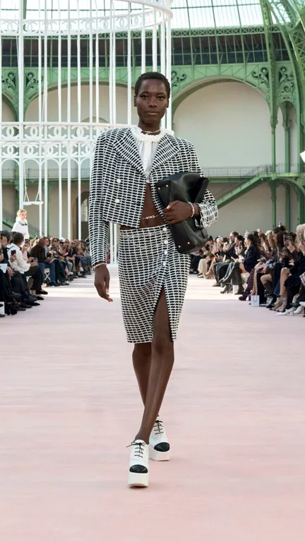 Chanel SS25 Captures Feminine Flights Of Fancy | ELLE