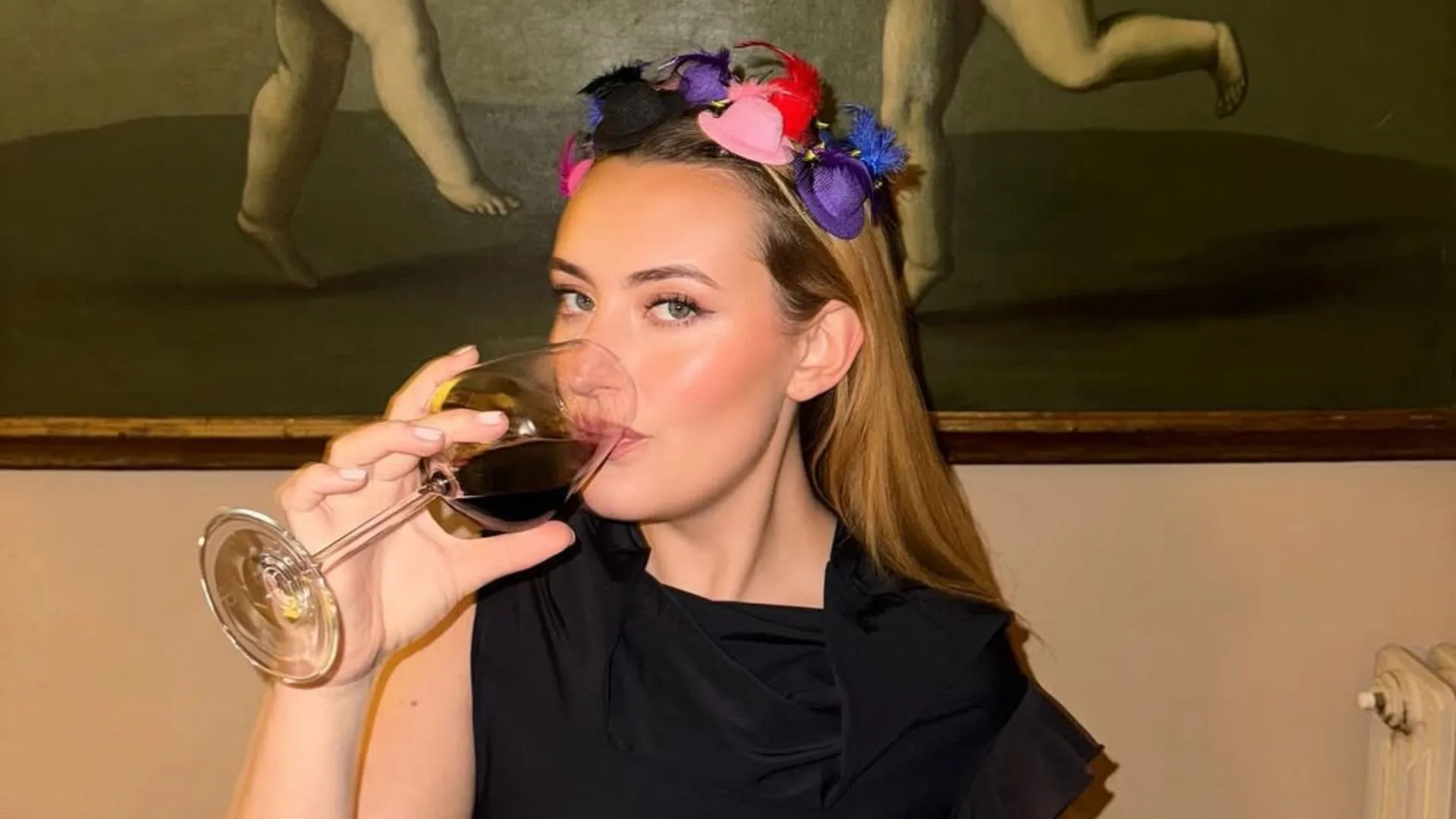 Amelia Dimoldenberg Teaches Us How To Flirt | ELLE