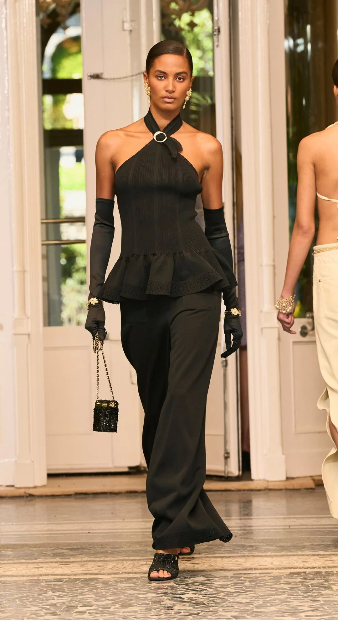 Chanel Embraces Disco And Poolside Glamour For Cruise 2025/26 | ELLE