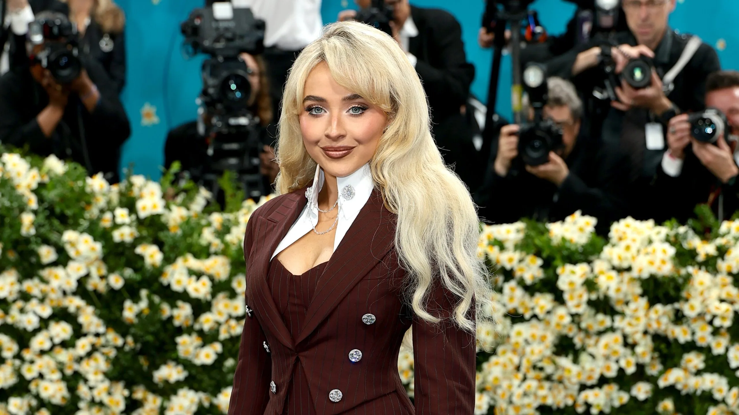 Pant-Less Sabrina Carpenter, Barry Keoghan Arrive At Met Gala