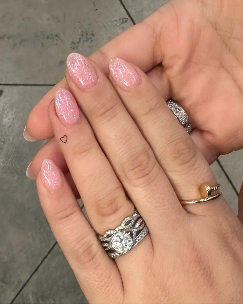 Dua Lipa Prooves That Finger Tattoos For Women Are Totally Chic