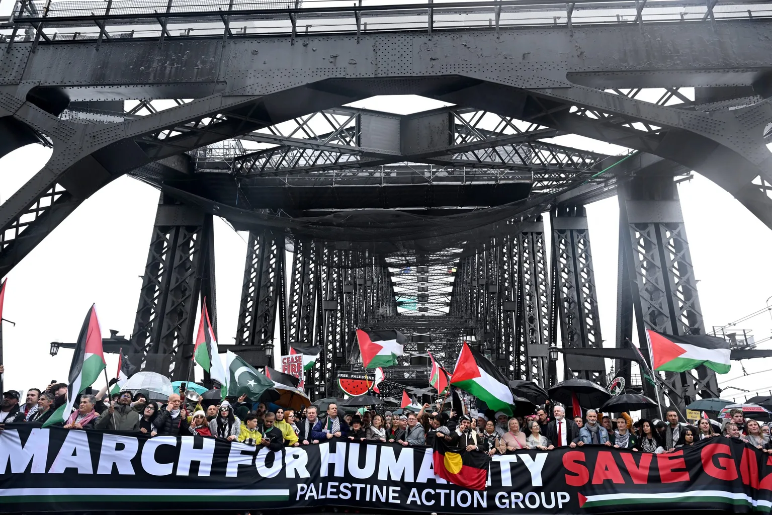 See Photos Of 300,000 People Marching For Humanity In Sydney