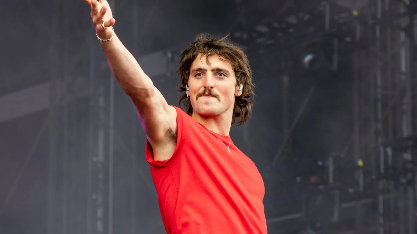 How Benson Boone Trains To Pull Off Those Onstage Flips