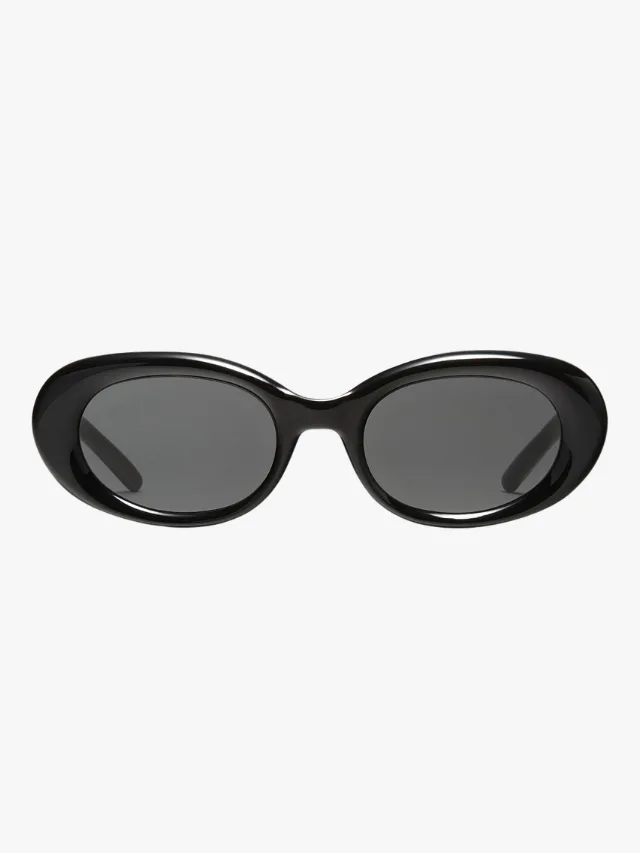 Carolyn Bessette-Kennedy Sunglasses: Iconic Frames She Loved