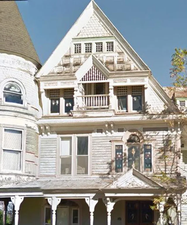 Google Maps captures a spine-tingling haunted house moment