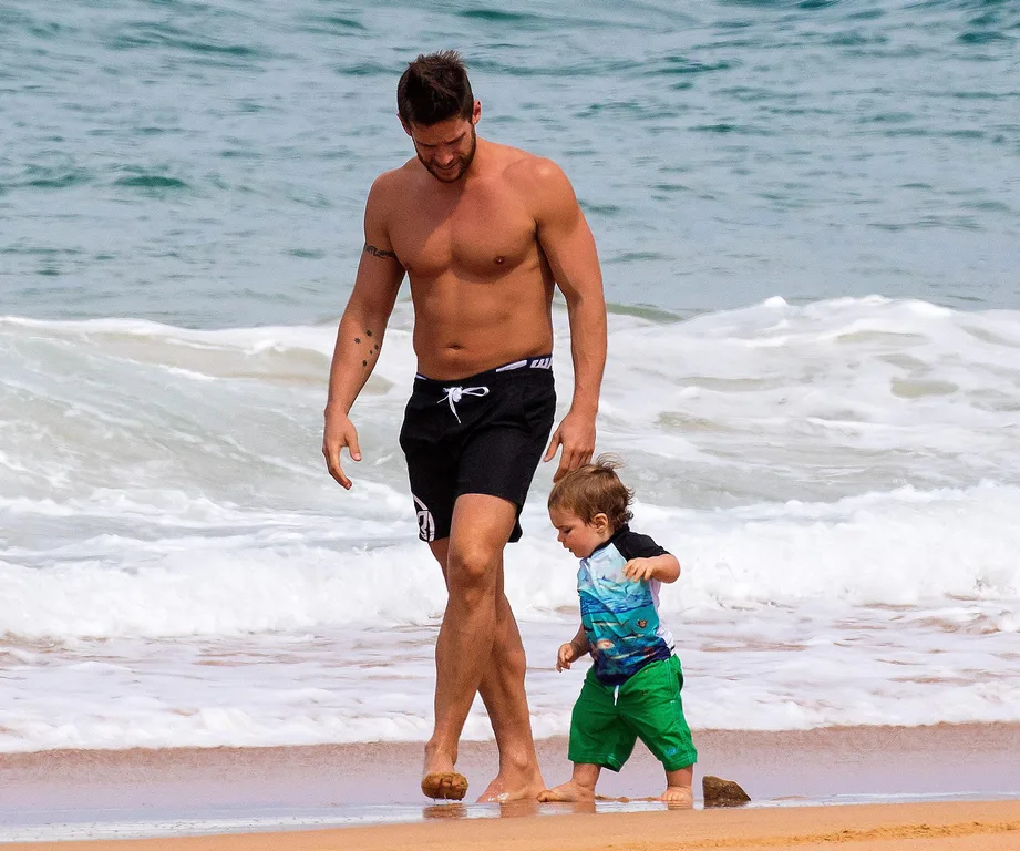 Dan Ewing beach date with his wife Marni and son Archer