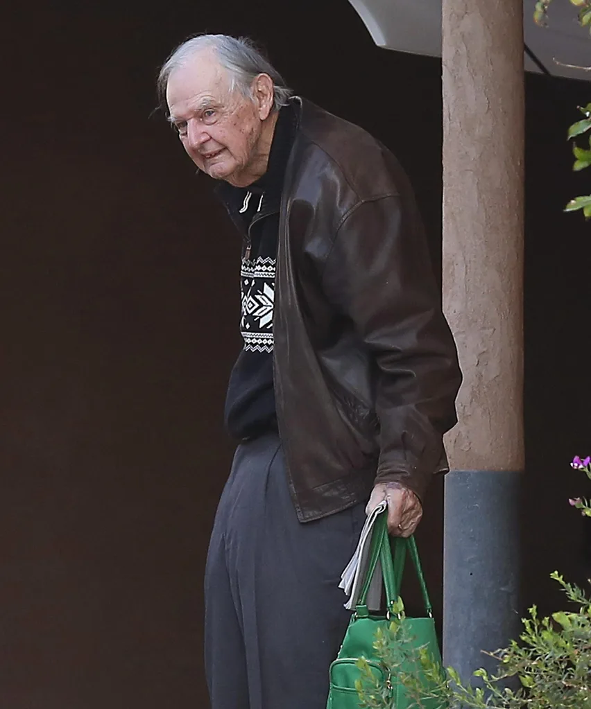 Fears for Ellen's 90-year-old-dad