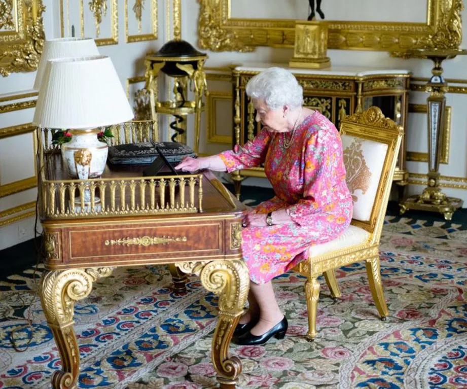 Tech-savvy Queen Elizabeth tweets birthday thanks