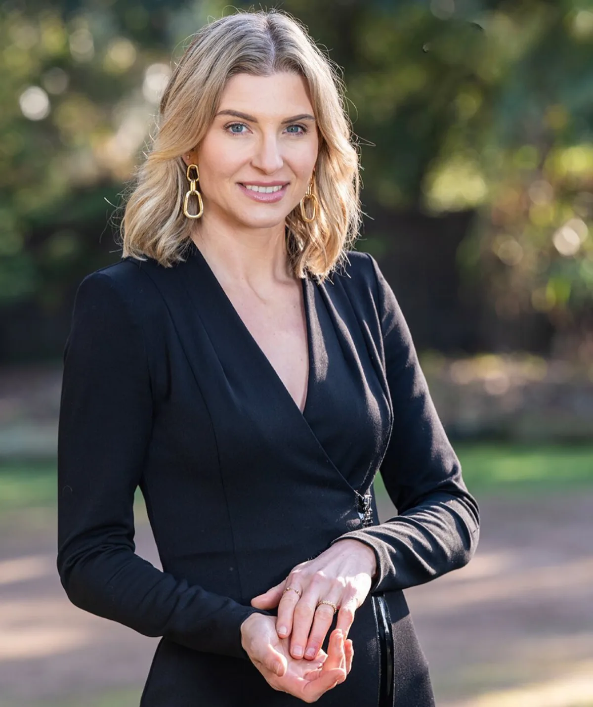 Neighbours cast | Now To Love