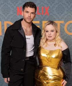 Does Bridgerton's Luke Newton have a girlfriend? His dating history ...