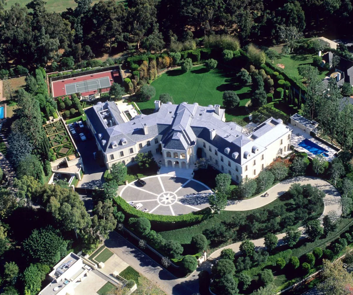 Tori Spelling is house-hopping all over LA | Now To Love