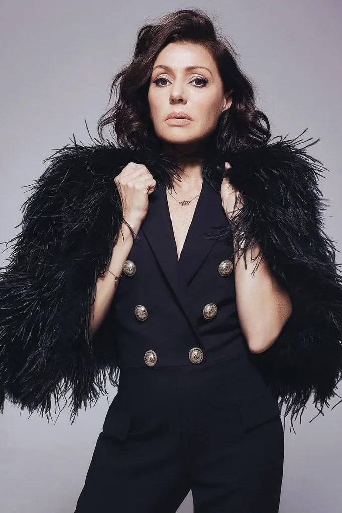 Tina Arena announces Australian tour after 'excruciating illness'
