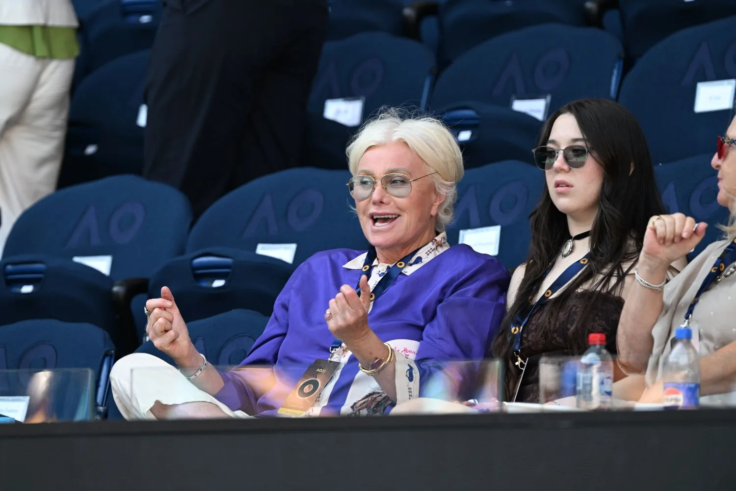 Deb puts on a brave face with daughter Ava at the Australian Open | Now ...