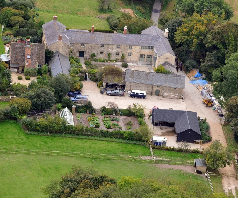 Doc Martin's Martin Clunes: From fame to farm life | Now To Love