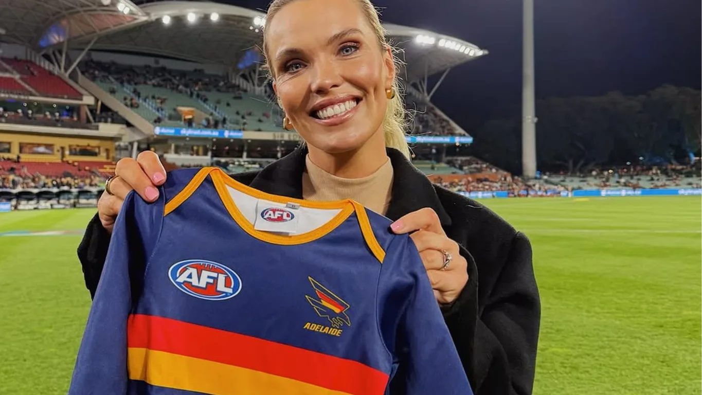 Abbey Holmes responds to criticism about returning to work