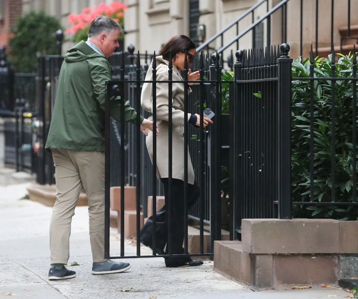 Meghan Markle tells Kate Middleton: 'Let's talk!' | Now To Love