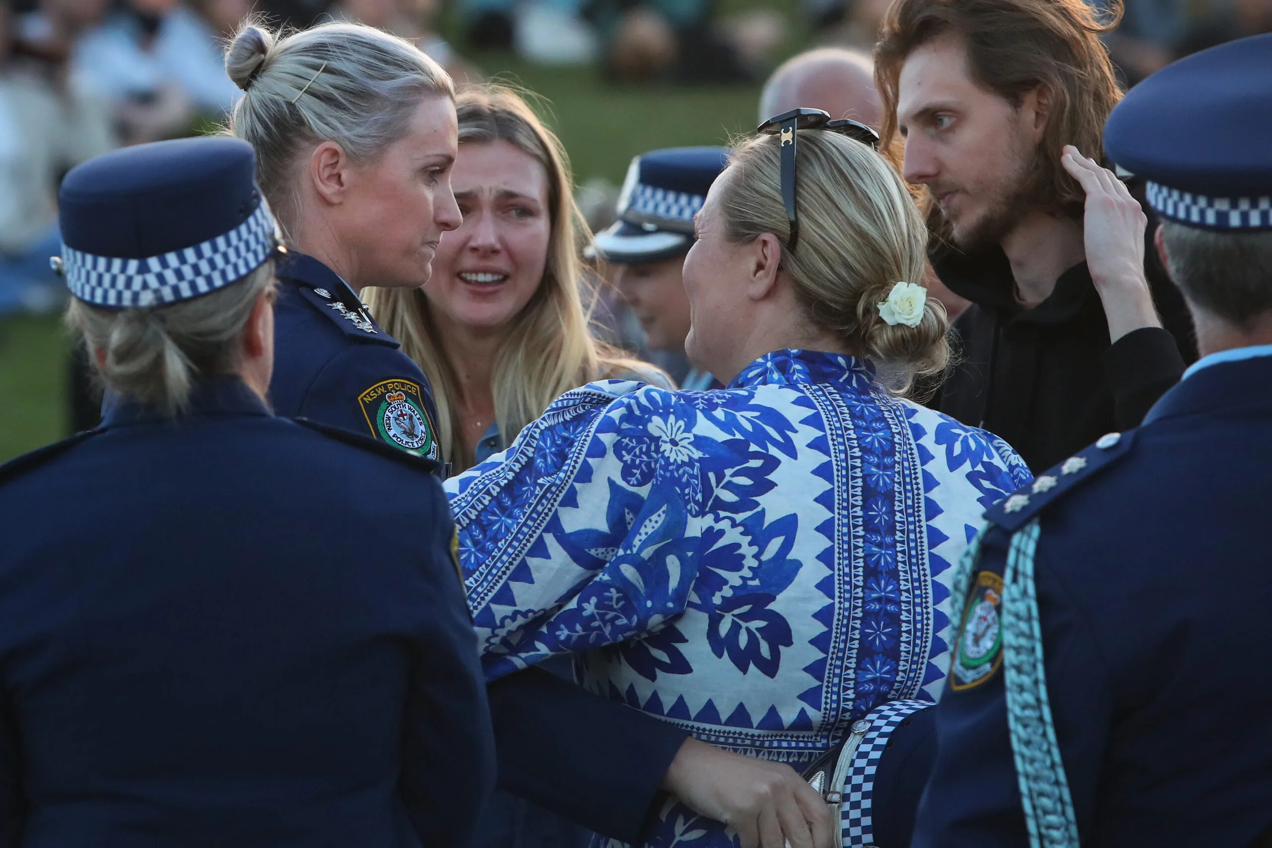 Hero Bondi police officer Amy Scott diagnosed with breast cancer | Now ...
