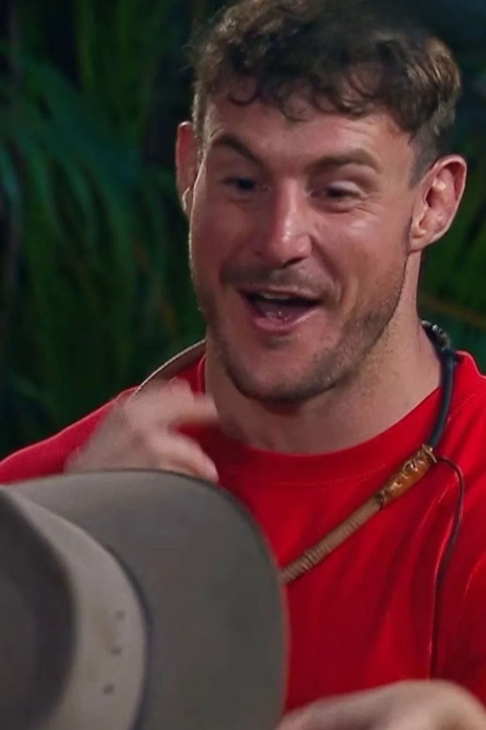 Truth as Luke Bateman chemistry with co-star becomes 'talk of set ...