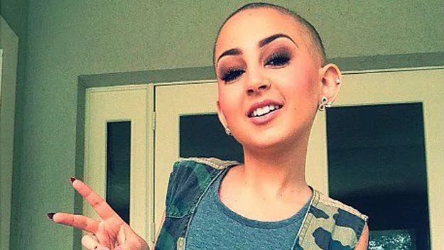 Teen cancer sufferer becomes fashion sensation