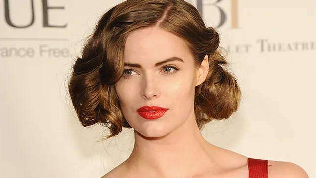 Model Robyn Lawley shows off curves in shoot