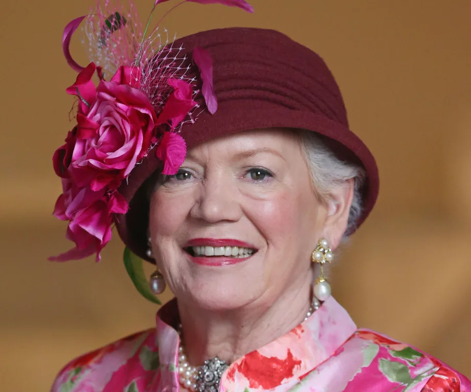 Lady Susan Renouf dies of ovarian cancer at age 74