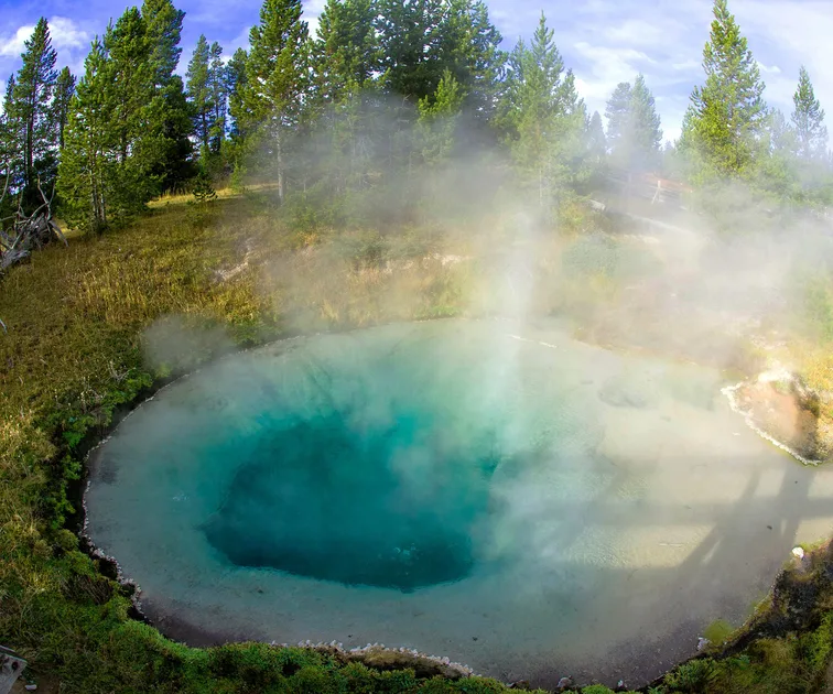 Man dissolves after mistaking acid pool for Yellowstone hot spring