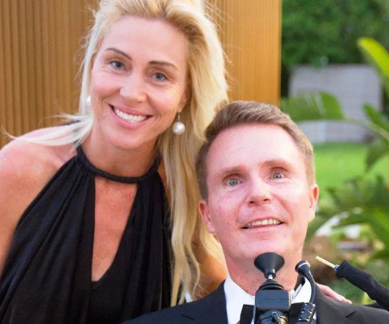 Susie Maroney splits with Perry Cross