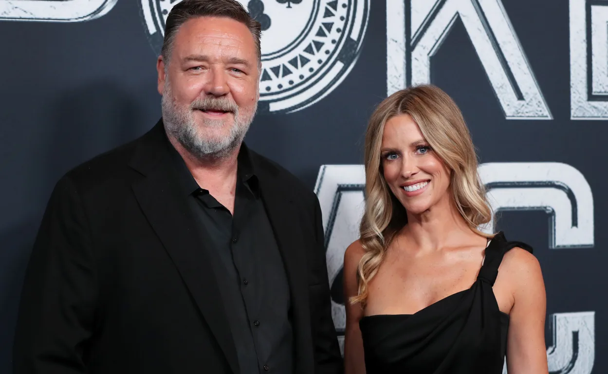 Russell Crowe's relationship with girlfriend Britney Theriot