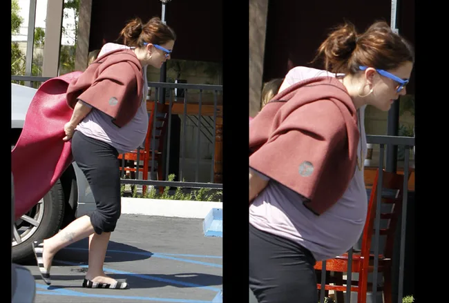 Shakira announces pregnancy