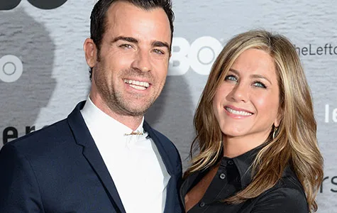Jen and Justin pack on the PDA at premiere | Now To Love