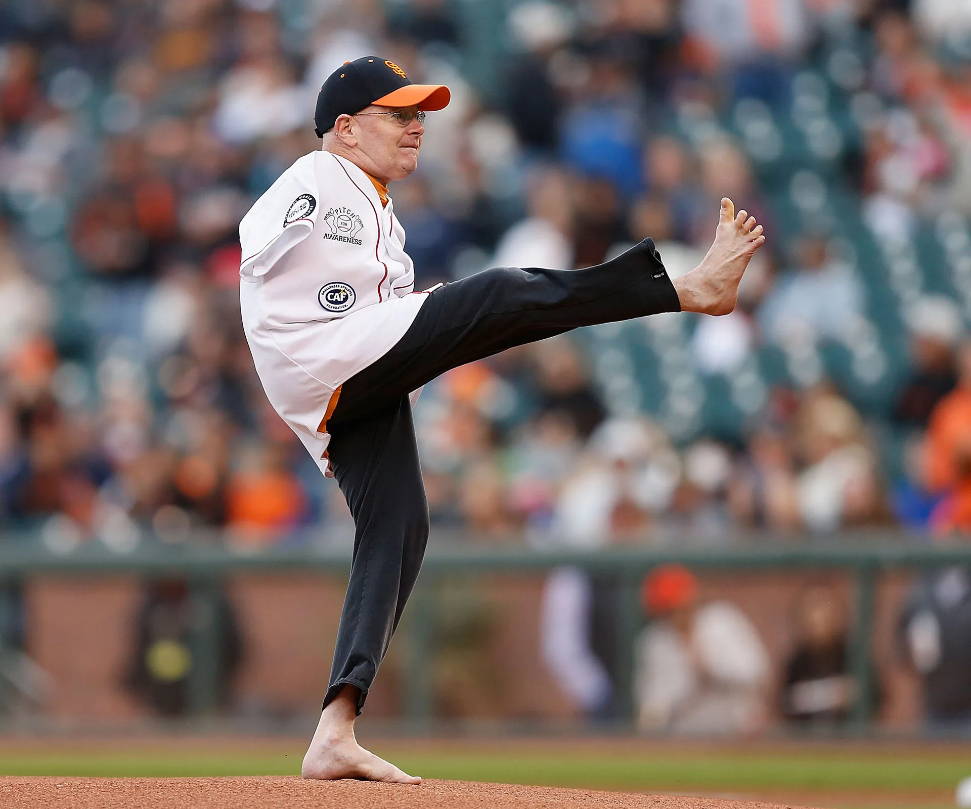 The amazing moment an armless man throws the first pitch at a baseball game