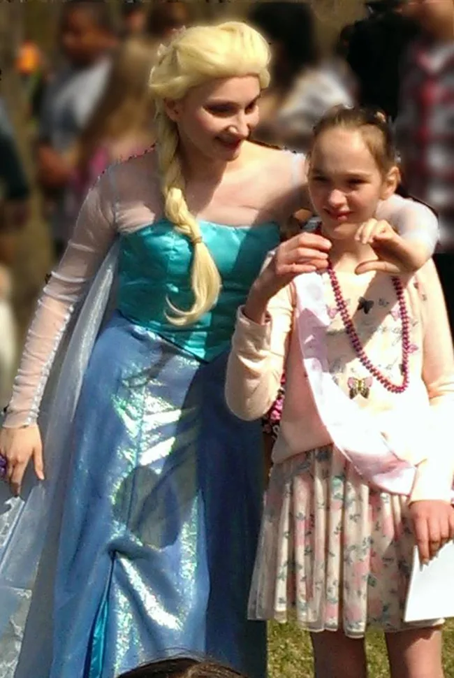 Hundreds attend girl's birthday after mother's plea