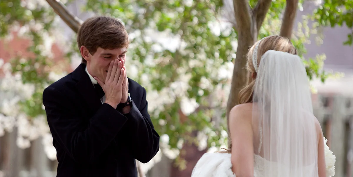 20 grooms seeing their brides for the very first time