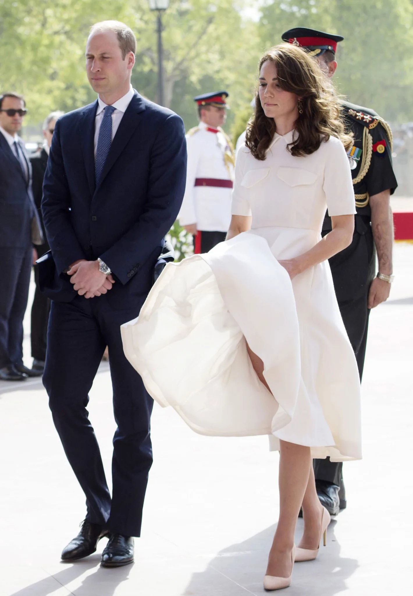 Kate’s windy wardrobe malfunction