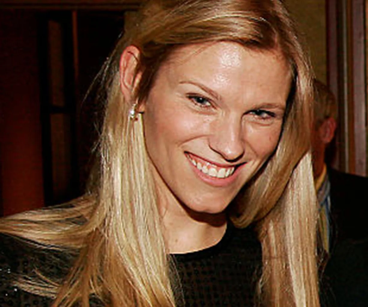 Ben Affleck moves in with Lindsay Shookus