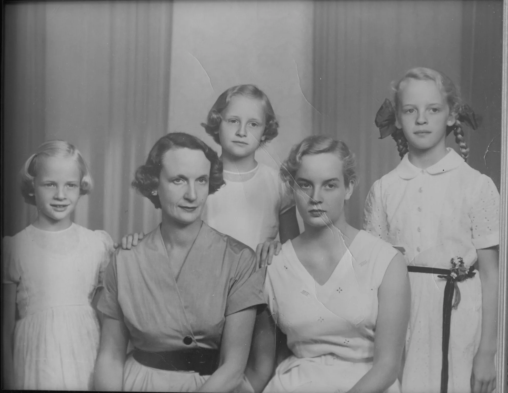 Dame Quentin Bryce sings Waltzing Matilda in a Weekly Exclusive