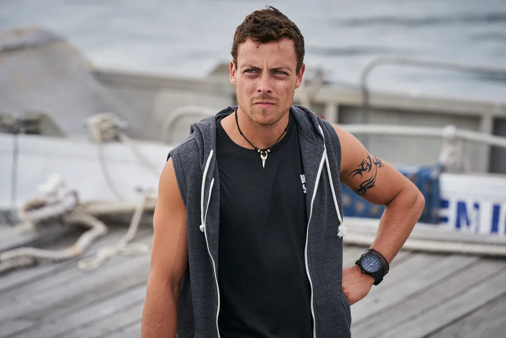 Home and Away's Dean goes off the rails ahead of his trial